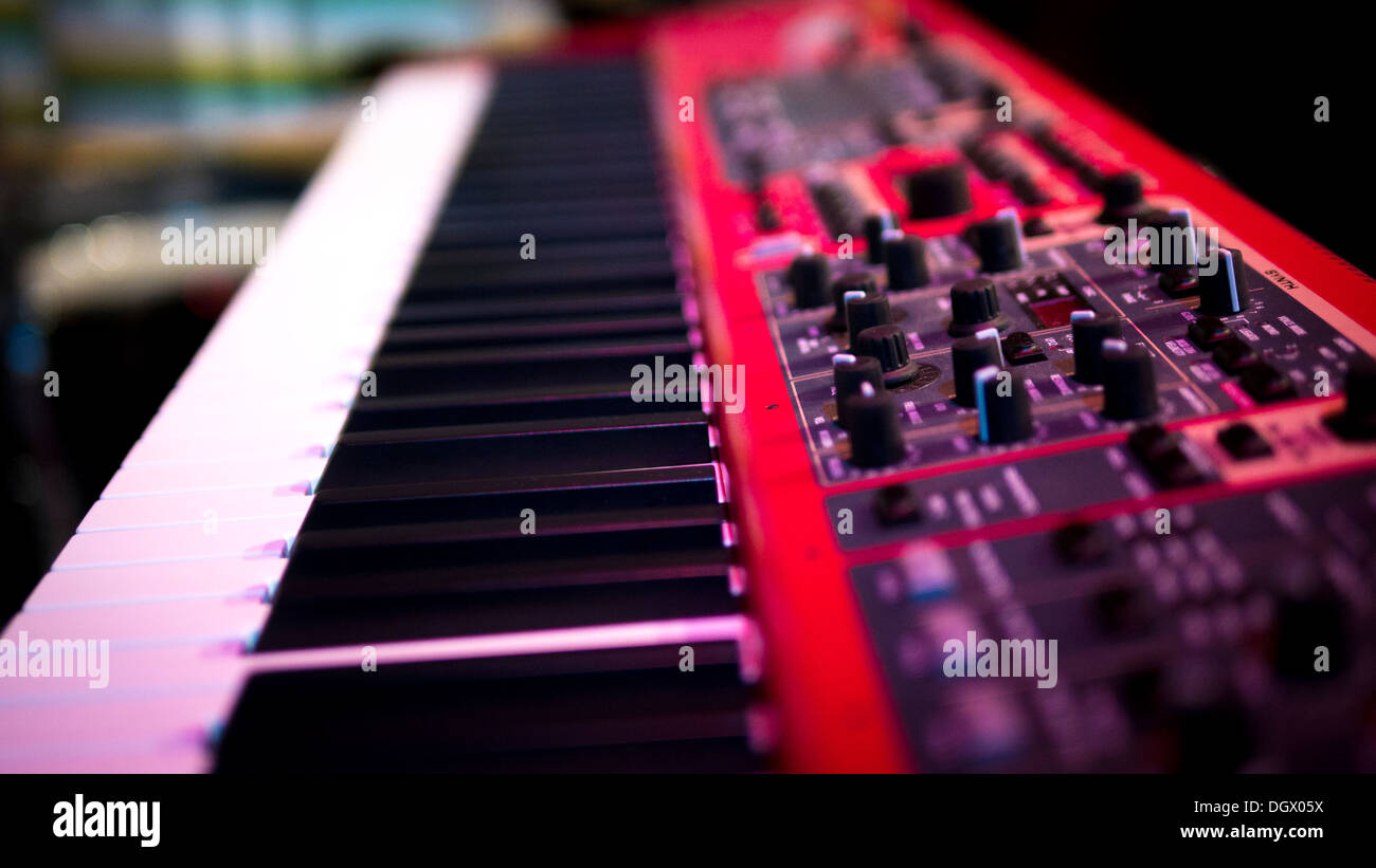 Keyboard synthesizer hi-res stock photography and images - Alamy