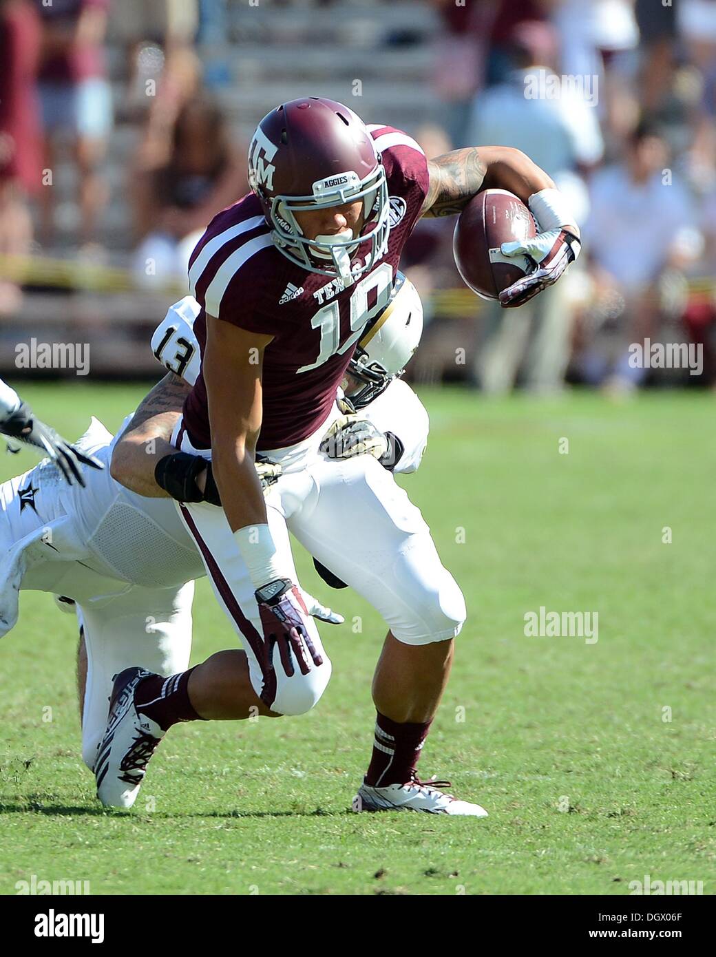 College Station, TX, USA . 26th Oct, 2013. Edward Pope #18 of the Texas ...