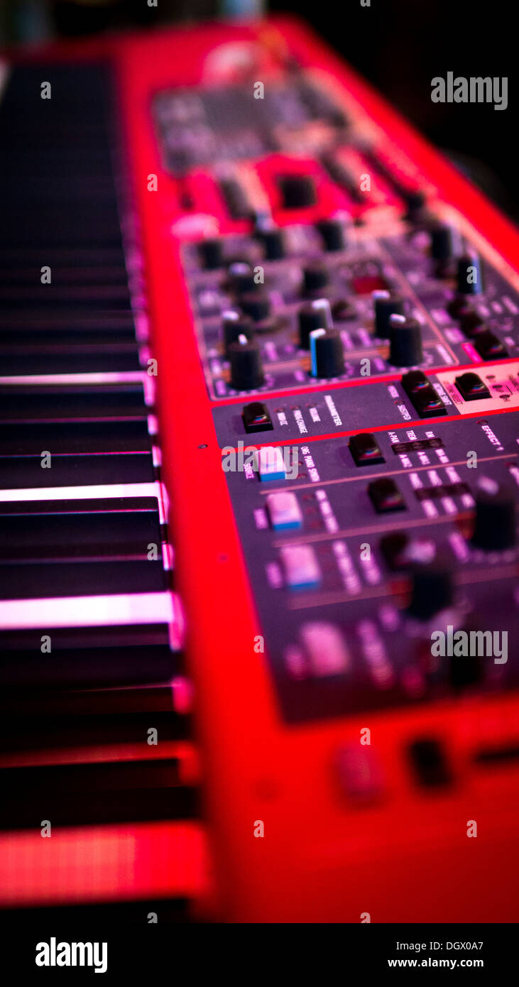 Synthesizer knobs hi-res stock photography and images - Alamy