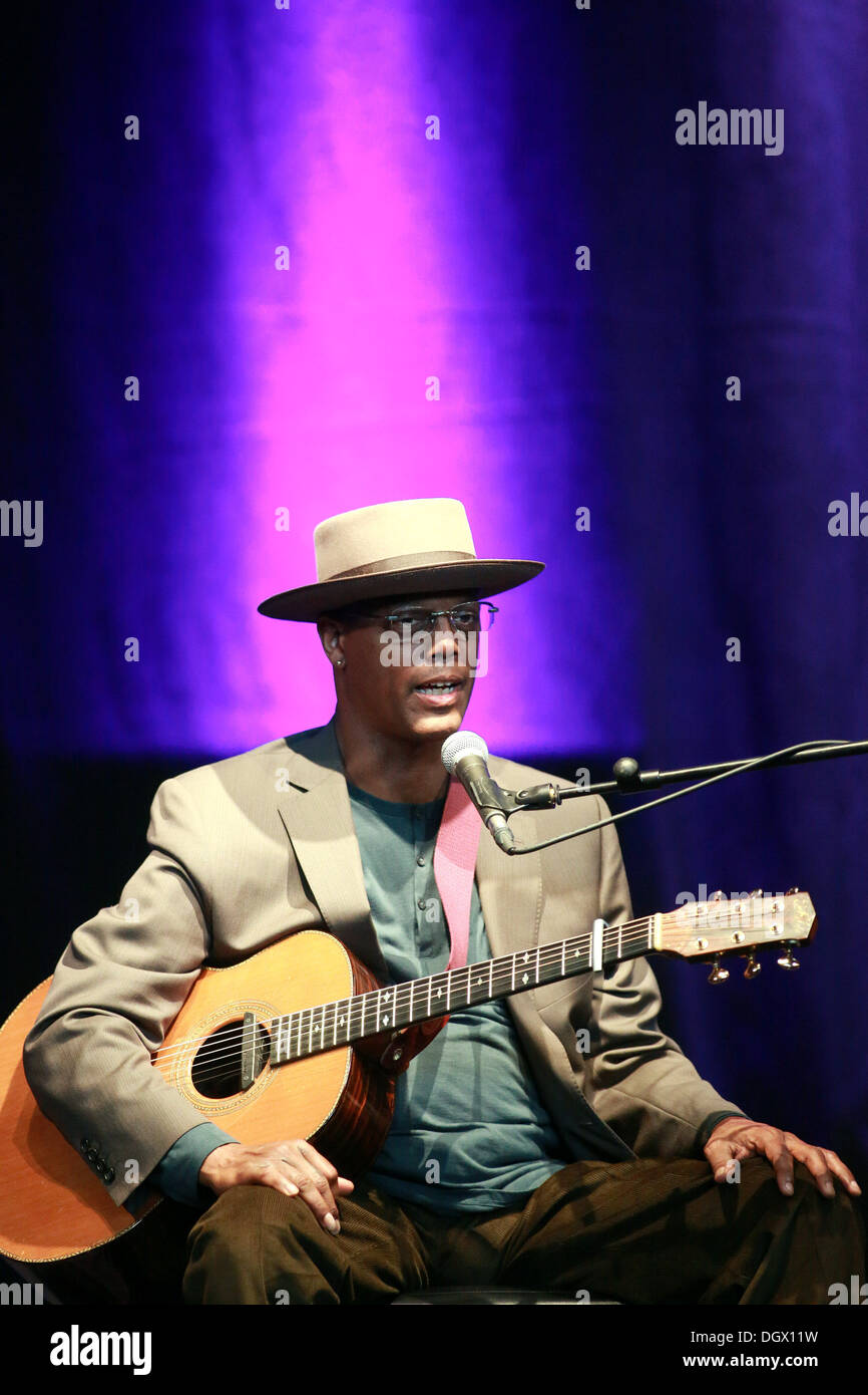 American blues guitarist eric bibb during a master class hi-res stock ...