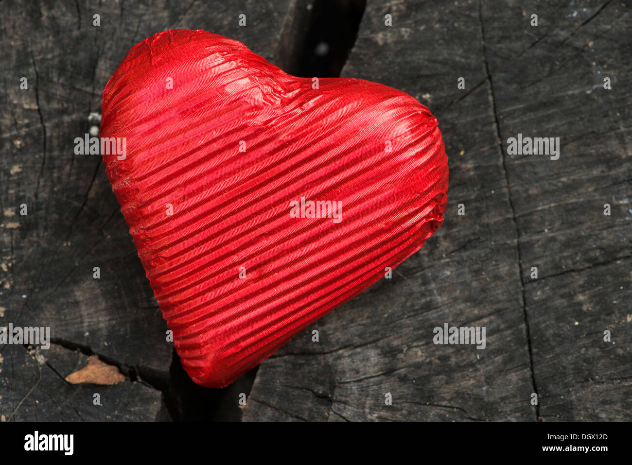 Wrapped heart bow romantic hi-res stock photography and images - Alamy