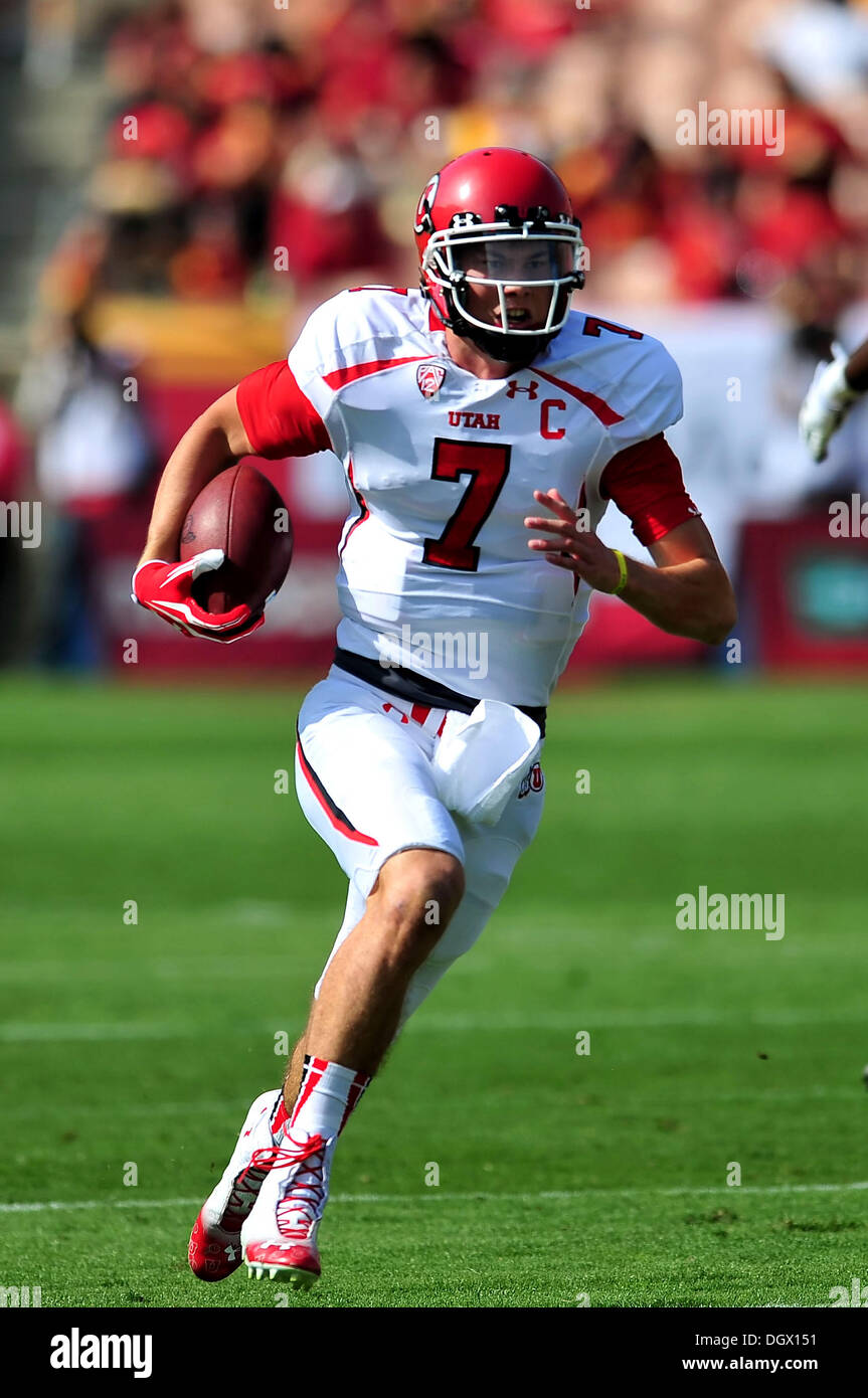 Los Angeles, CA, USA. 26th Oct, 2013. Utah Utes quarterback Travis ...