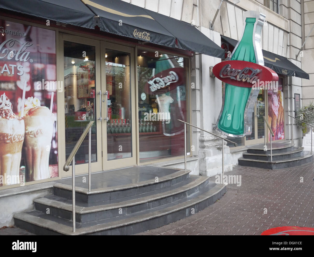 Coca cola store hi-res stock photography and images - Alamy