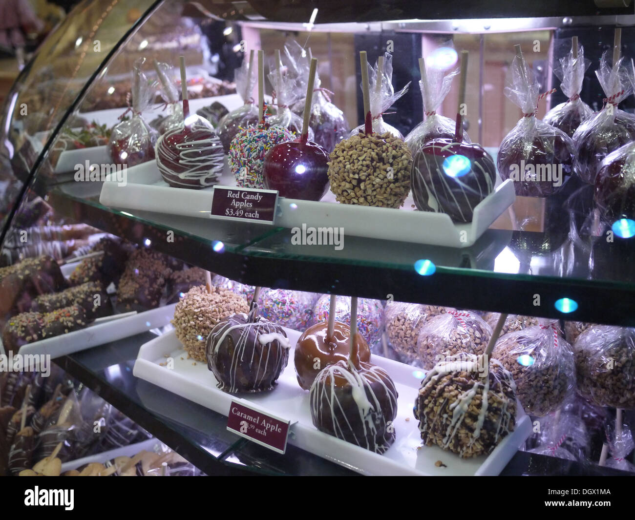 Candy apples hi-res stock photography and images - Alamy