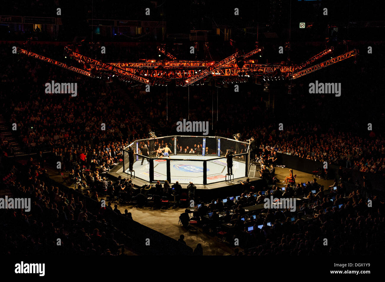 Ufc arena hi-res stock photography and images - Alamy