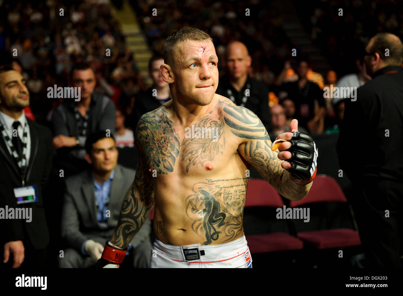 Ross pearson ultimate fighting championships hi-res stock photography ...