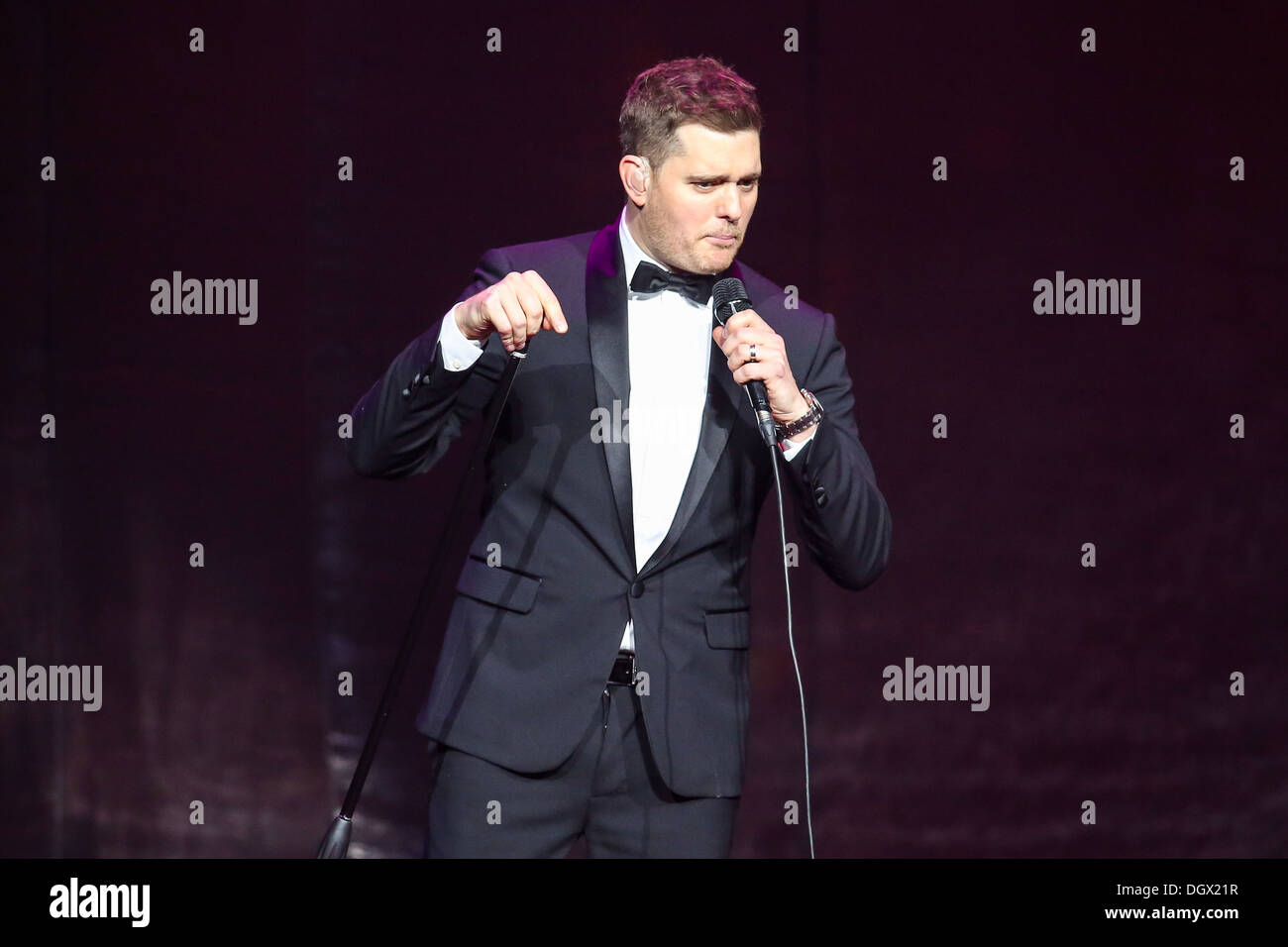 Michael buble stage hi-res stock photography and images - Alamy