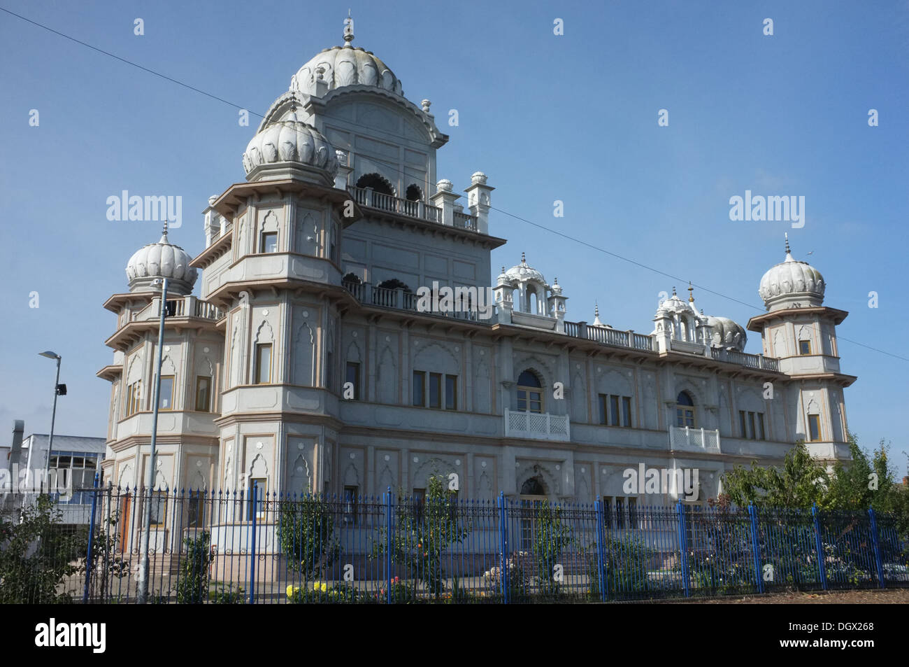 Sikh england worship hi-res stock photography and images - Alamy
