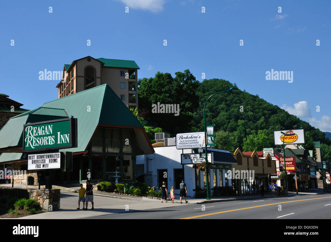 Reagan Resort Inn, Gatlinburg, Tennessee, USA Stock Photo - Alamy