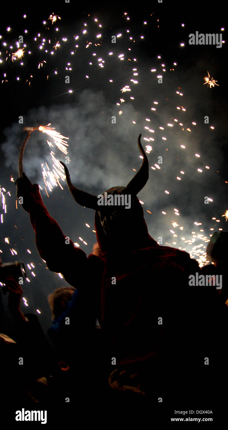Group run through tunnel hi-res stock photography and images - Alamy