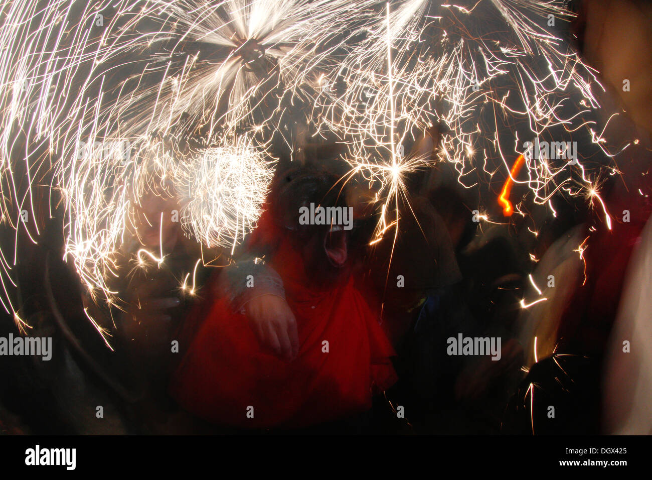 Group run through tunnel hi-res stock photography and images - Alamy