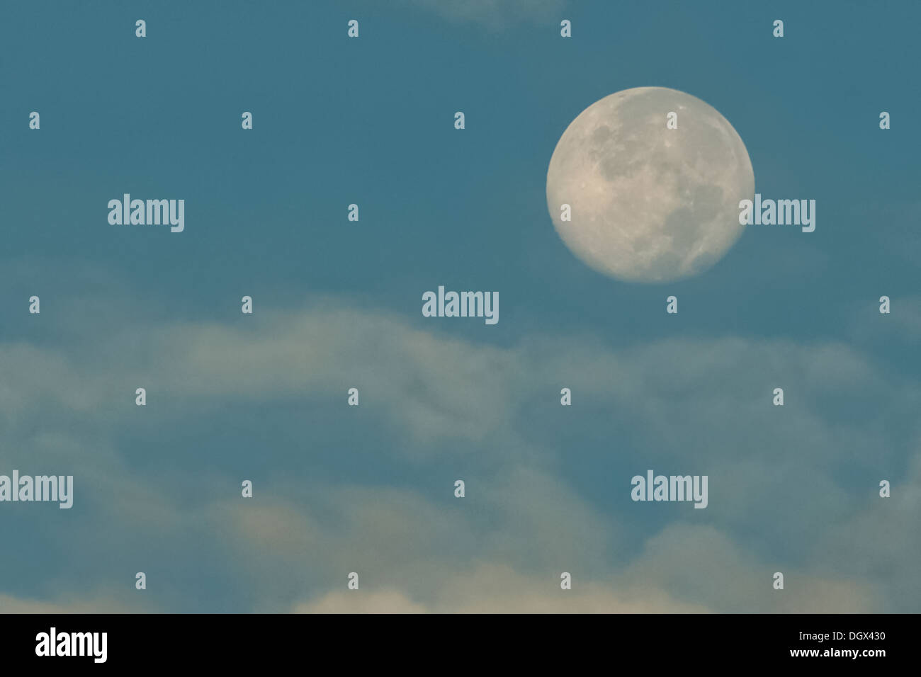 Sky deep blue with isolated white clouds hi-res stock photography and ...