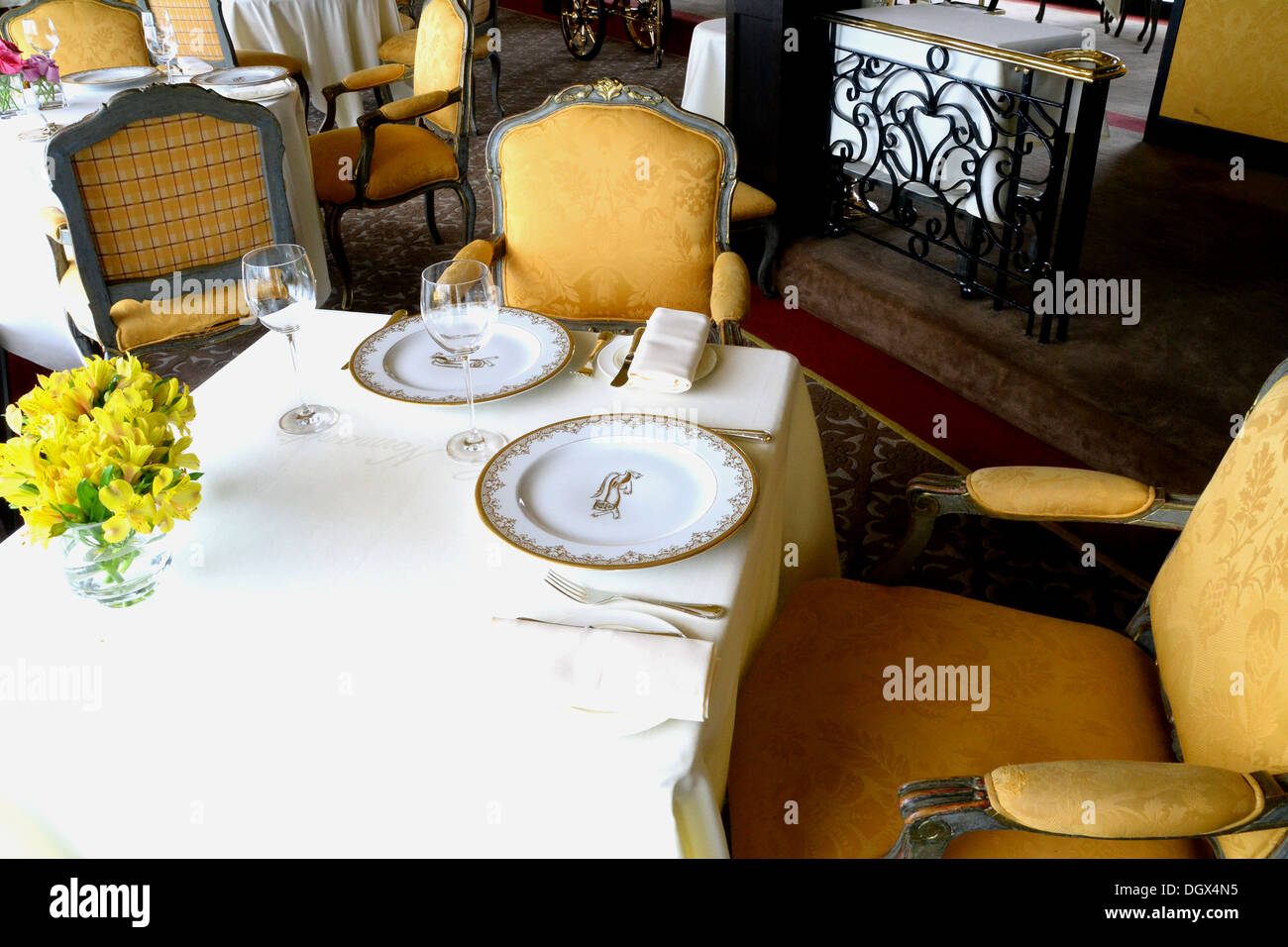 Fine french dining hi-res stock photography and images - Alamy