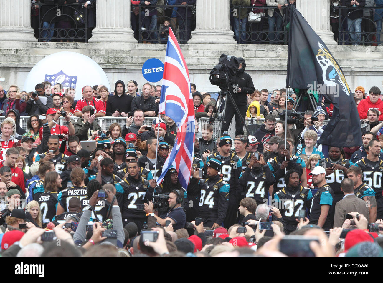Trafalgar Square, London, UK. 26th Oct, 2013. Fans at the NFL Fan Rally ...