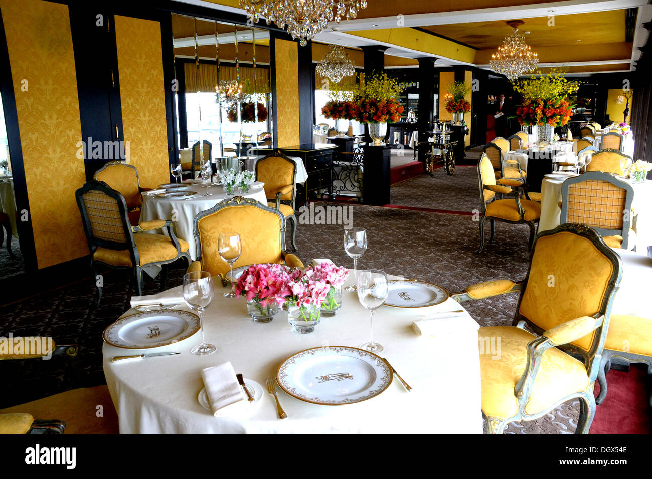 Classy high-class fine-dining French restaurant Stock Photo - Alamy