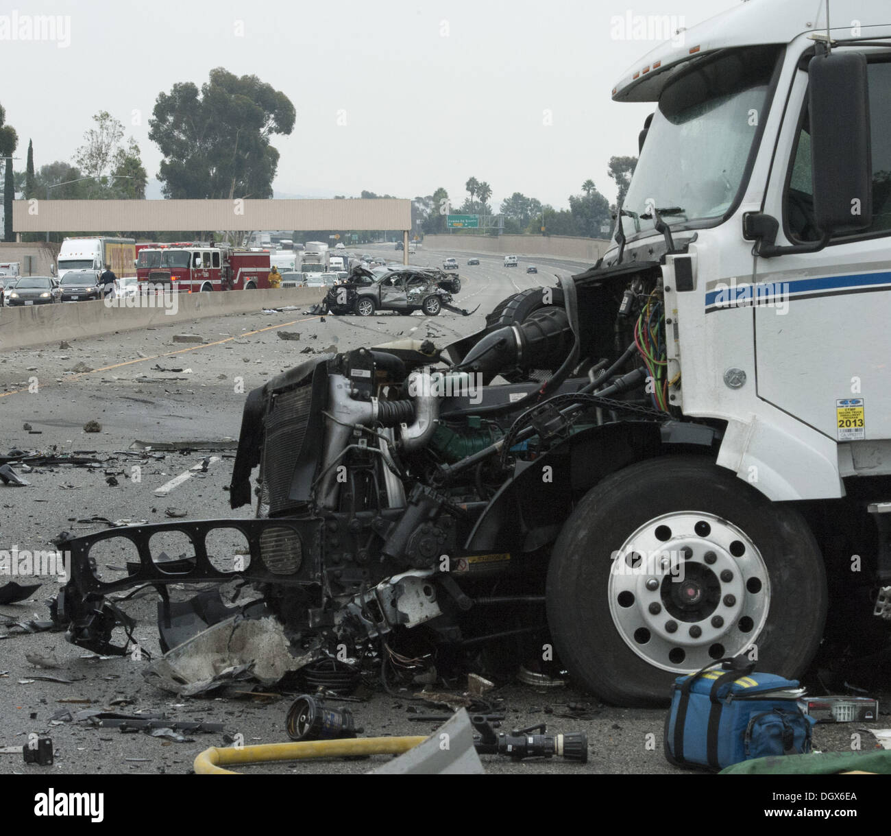 Center divider hi-res stock photography and images - Alamy