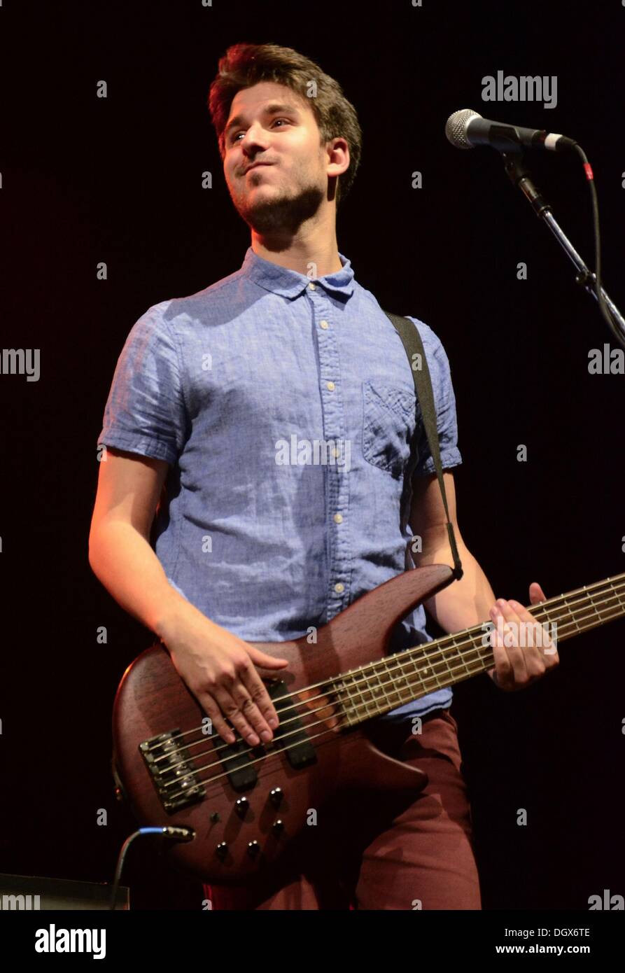 Ajr on stage hi-res stock photography and images - Alamy