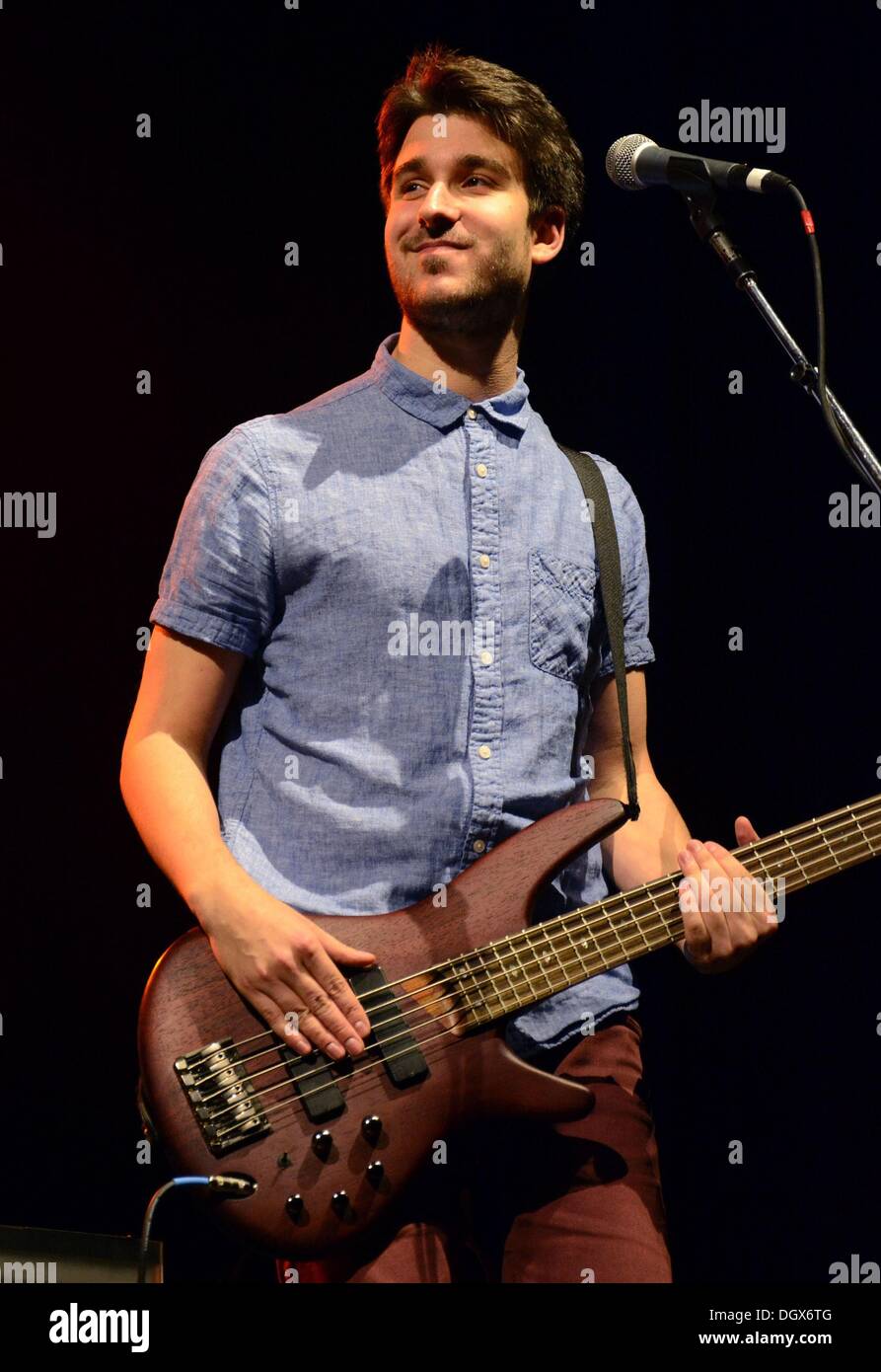 Ajr on stage hi-res stock photography and images - Alamy