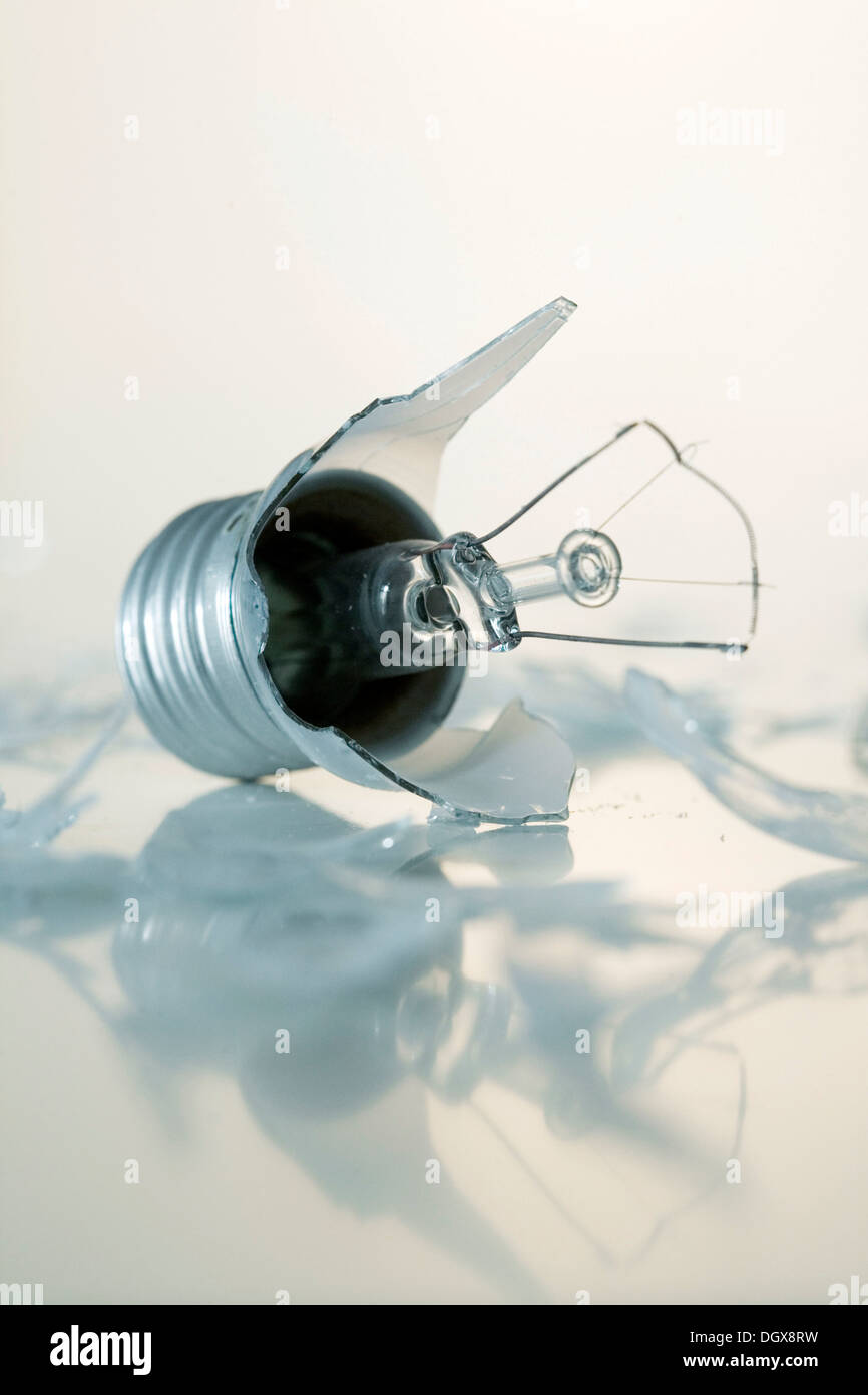 Broken light bulb Stock Photo - Alamy
