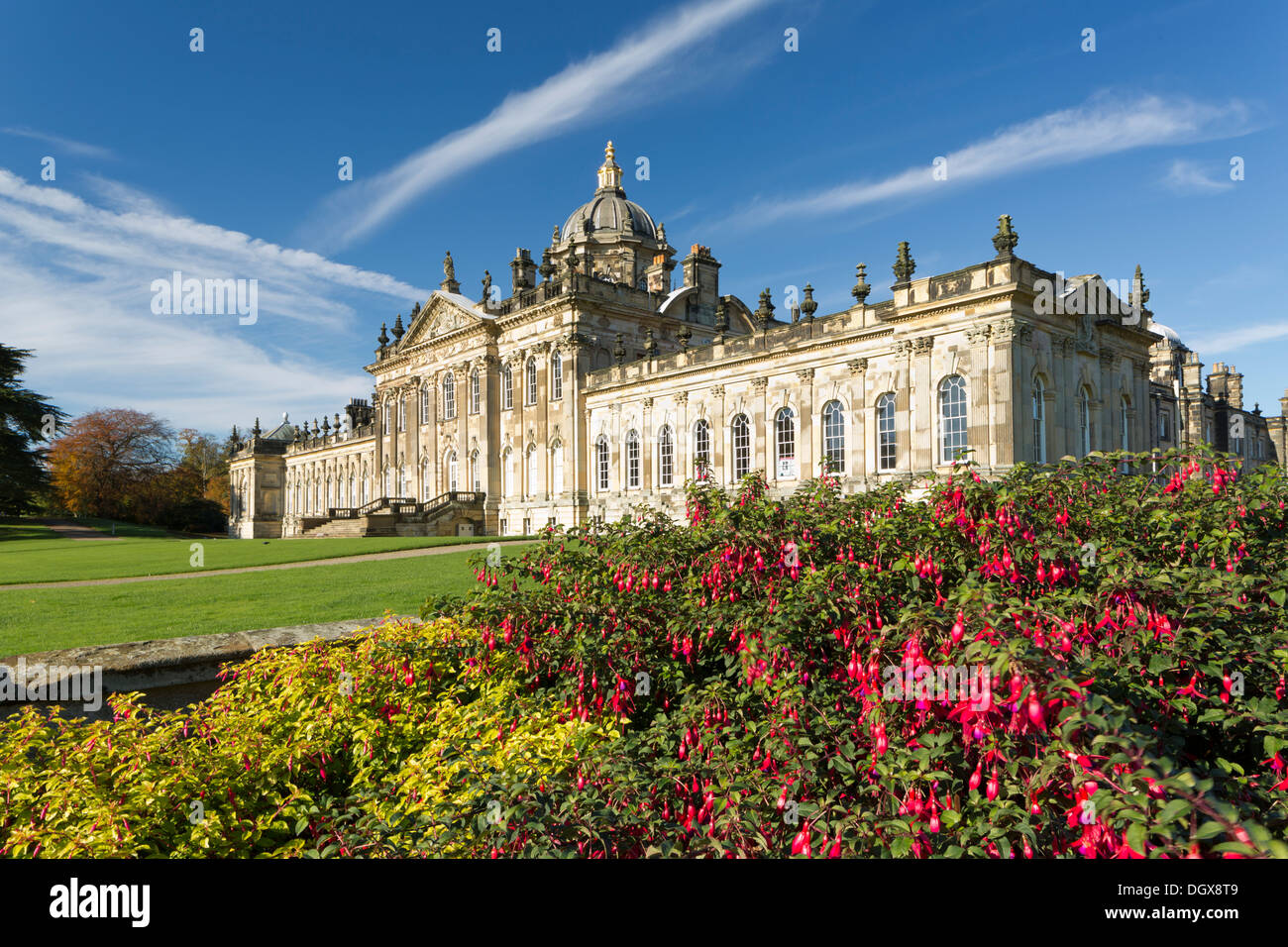 Castle howard gardens autumn hi-res stock photography and images - Alamy