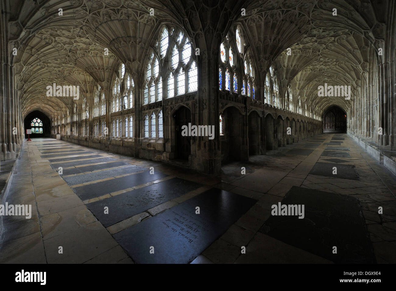 Cloisters of Gloucester Cathedral, fan vaulting, Perpendicular style ...