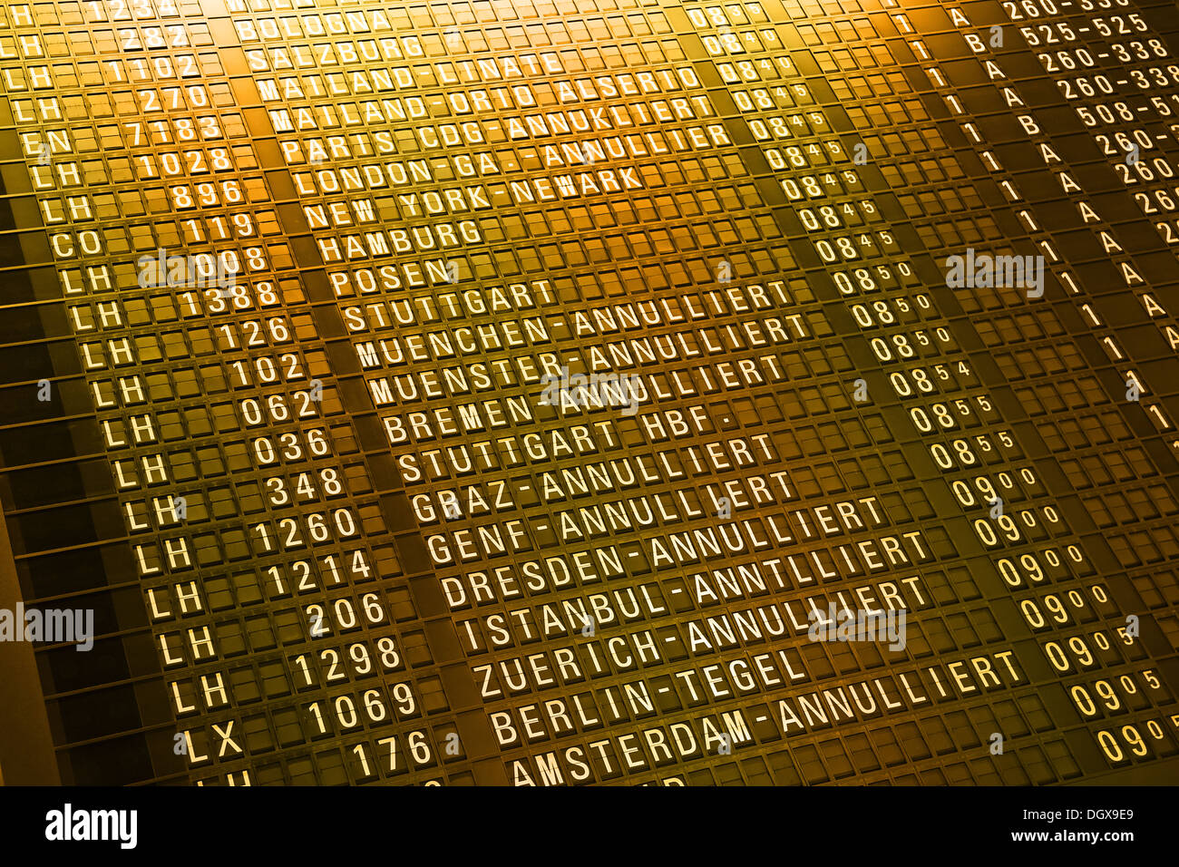 Timeboard in the modern airport Stock Photo - Alamy