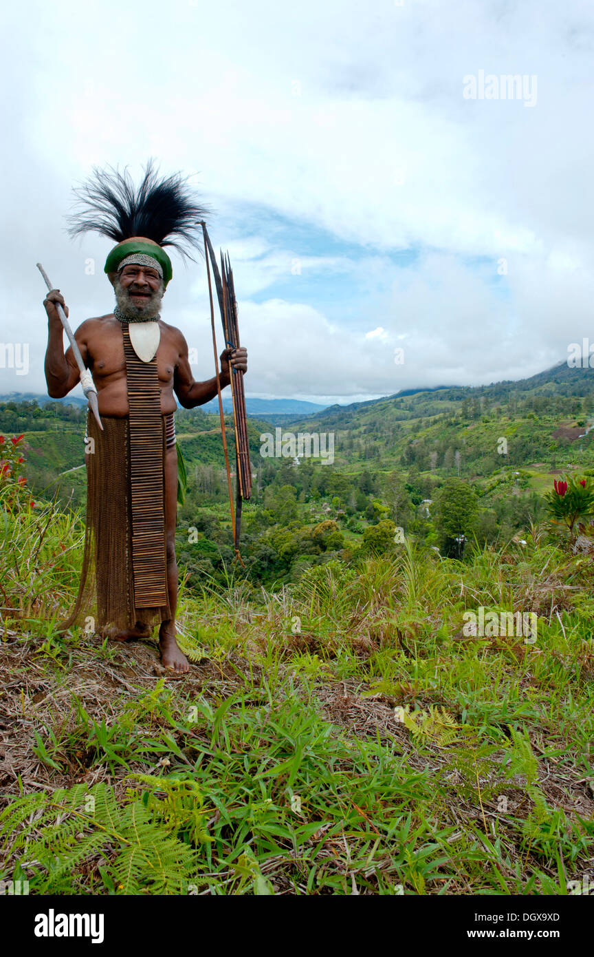 Papua new guinea tribe armed hi-res stock photography and images - Alamy