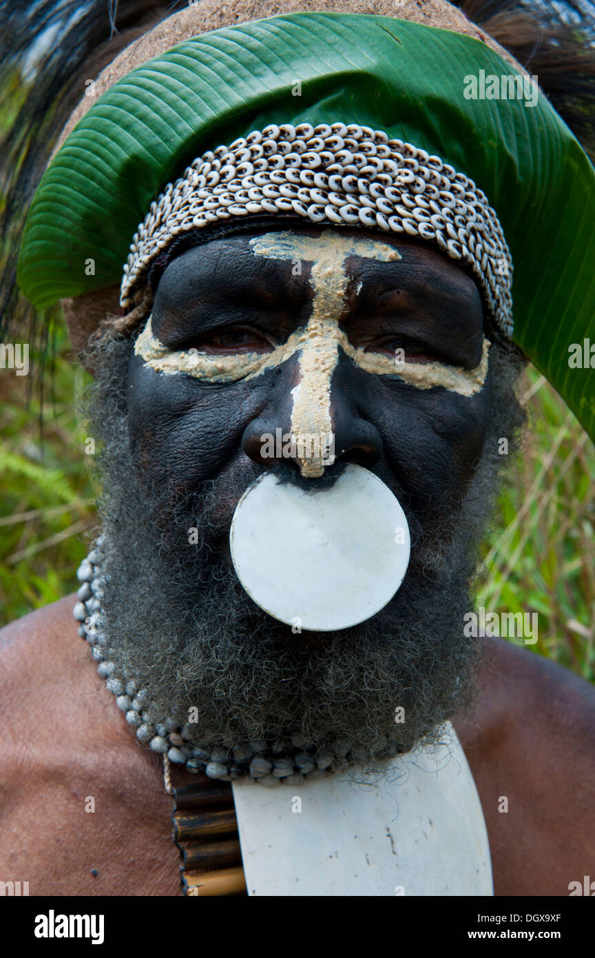 Tribal chief hi-res stock photography and images - Alamy