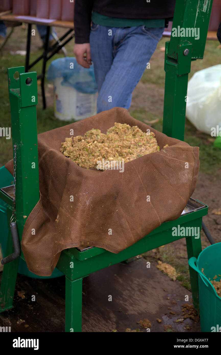 Rack cloth screw press in hi-res stock photography and images - Alamy