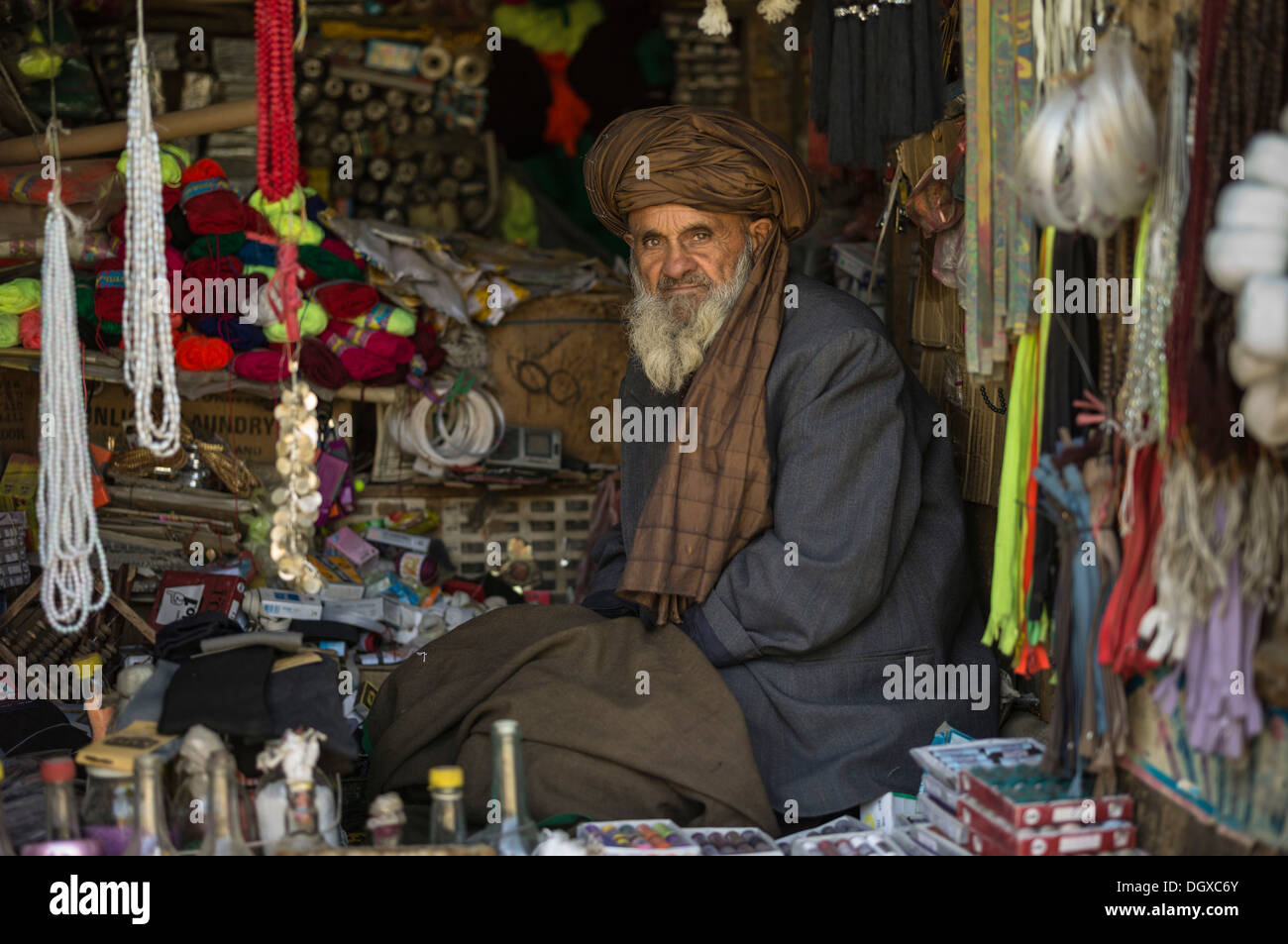Afghanistan bazaar hi-res stock photography and images - Alamy