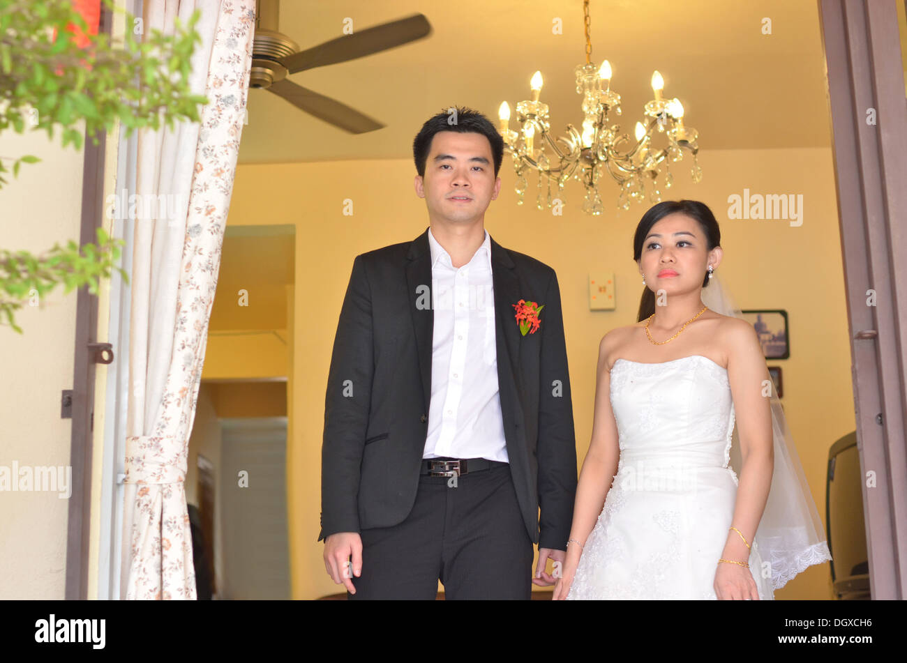 Asian chinese bride and groom on their actual wedding day Stock Photo ...