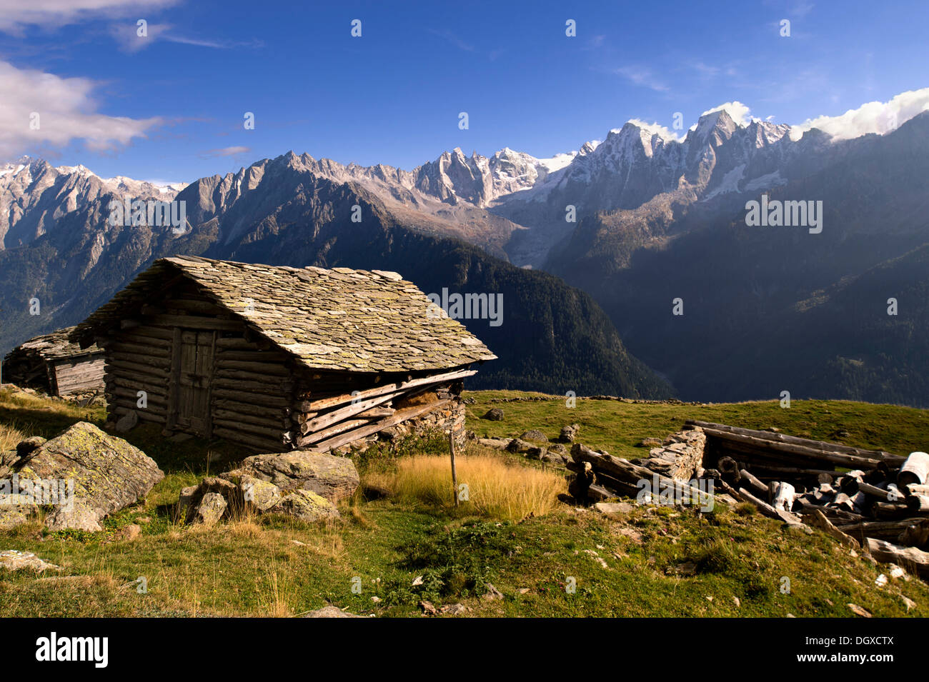 Slated roof hi-res stock photography and images - Alamy