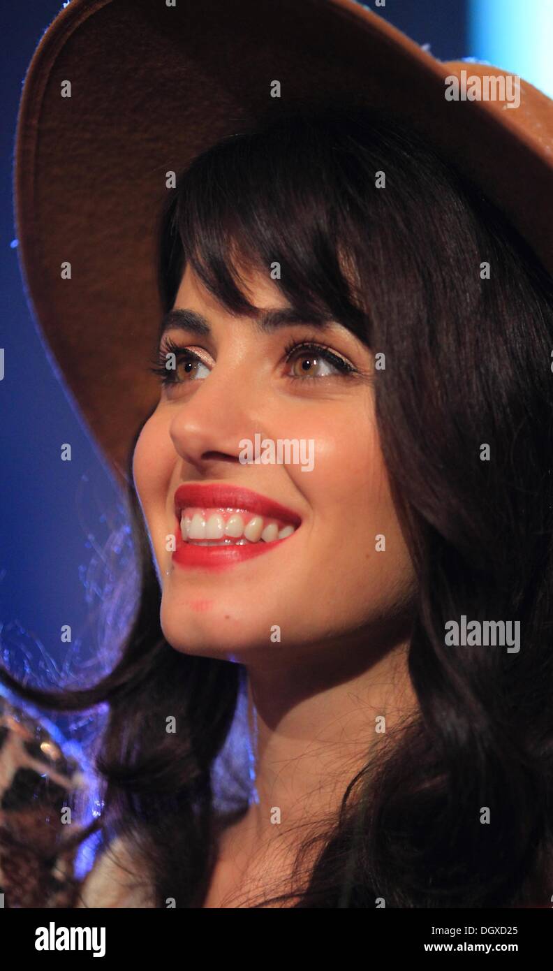 Georgian singer songwriter hi-res stock photography and images - Alamy