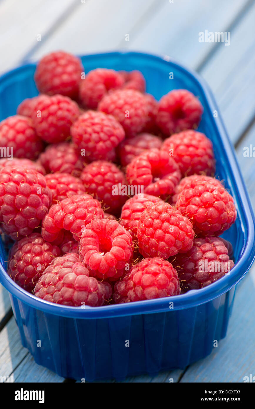 Rapsberries fruits hi-res stock photography and images - Alamy