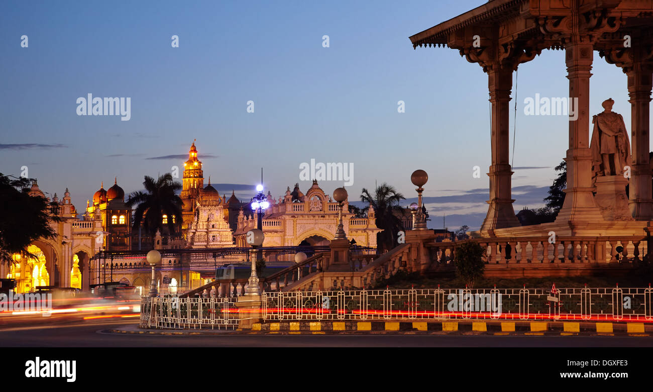 Mysore palace hi-res stock photography and images - Alamy
