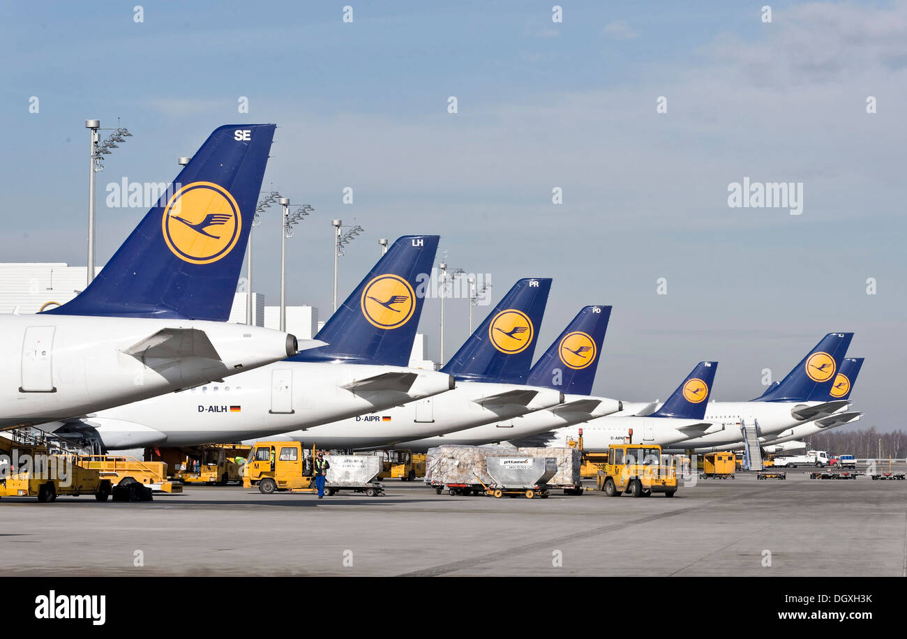 Airline logos hi-res stock photography and images - Alamy