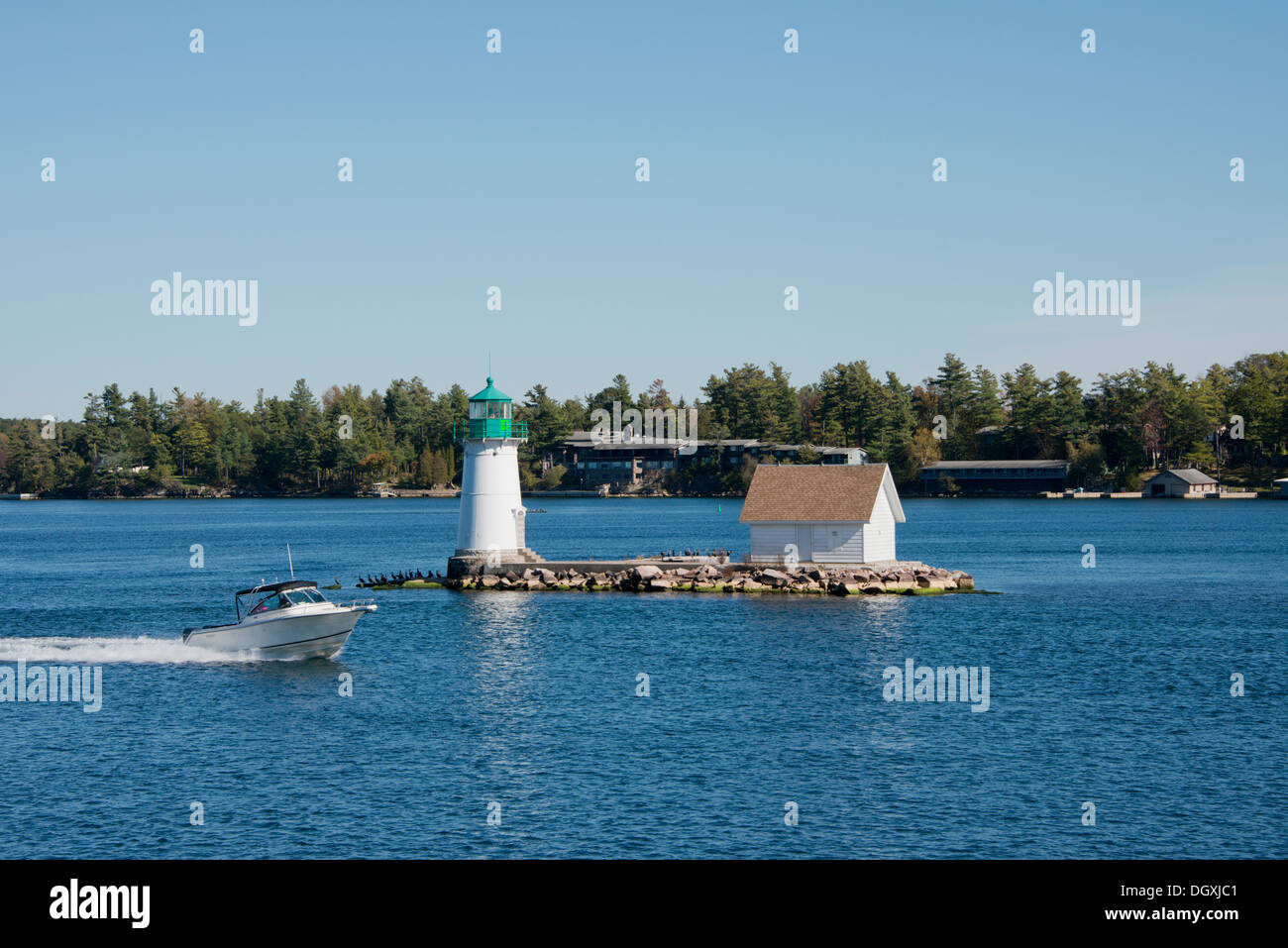Thousand islands new york boat hi-res stock photography and images - Alamy