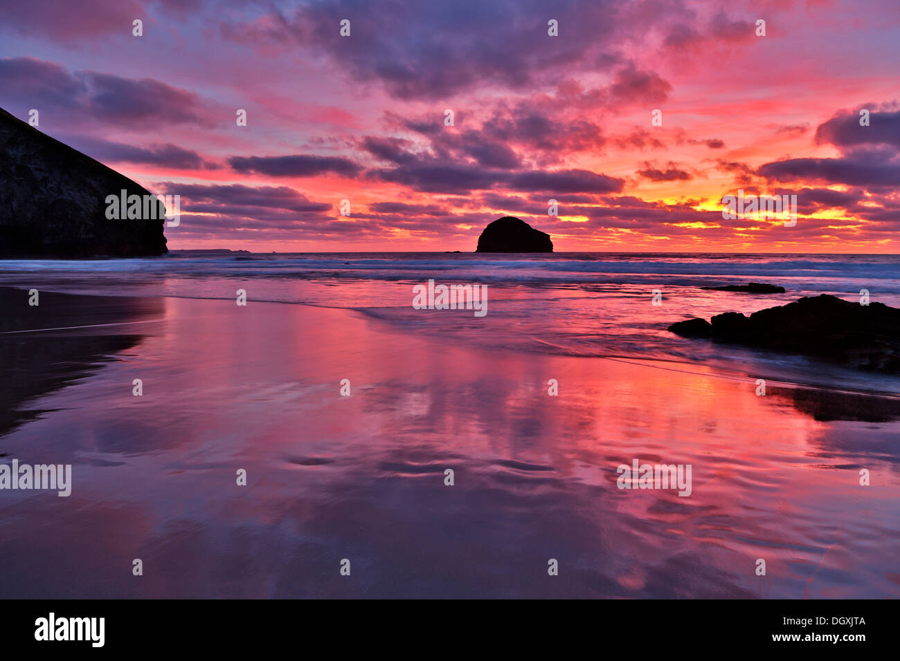 Trebarwith Strand Stock Photos & Trebarwith Strand Stock Images - Alamy
