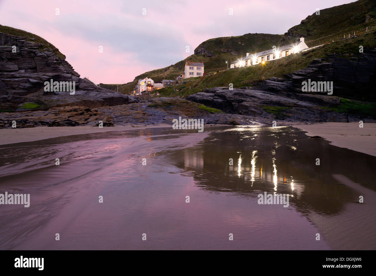 Tintagel village cornish coast hi-res stock photography and images - Alamy