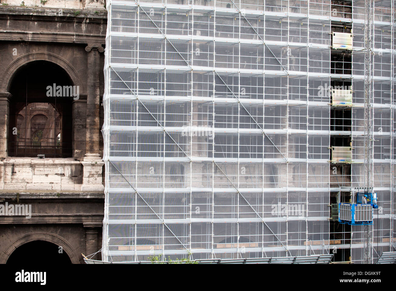 Colosseum scaffolding hi-res stock photography and images - Alamy