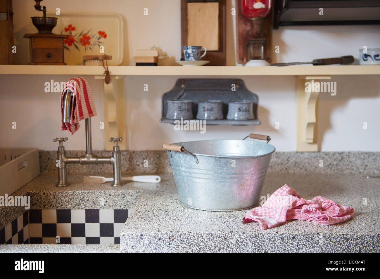 Kitchen brushes hi-res stock photography and images - Alamy