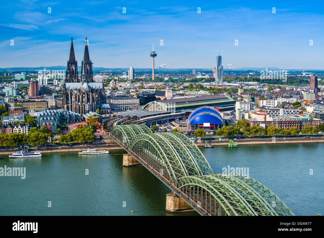 Skyline cologne germany river rhine hi-res stock photography and images ...