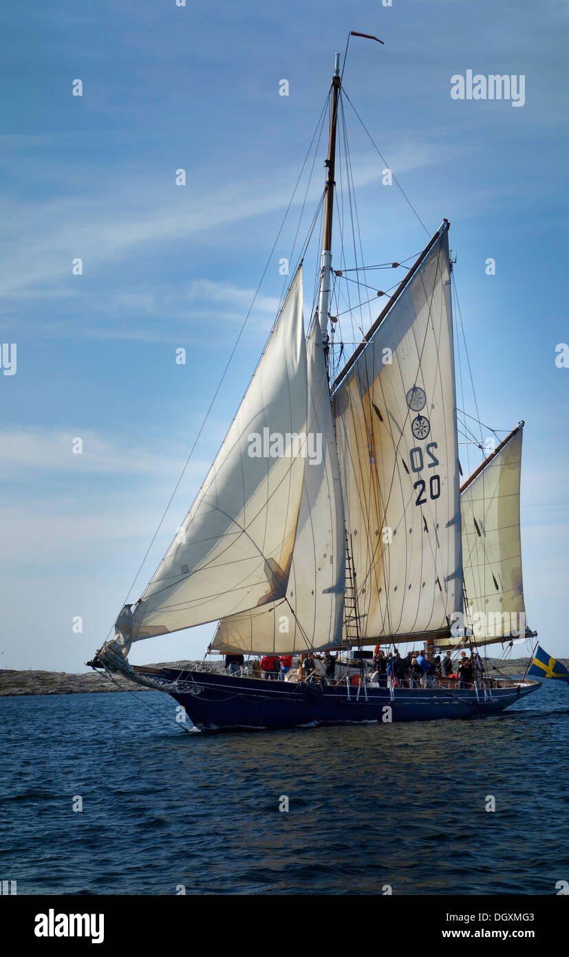 A double-gaff ketch sailing Stock Photo - Alamy