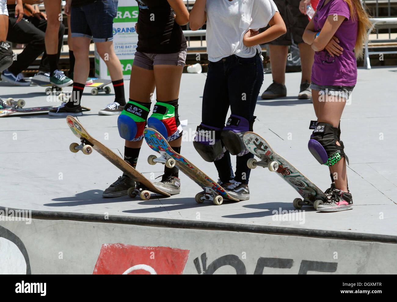 Female skateboarders hi-res stock photography and images - Alamy