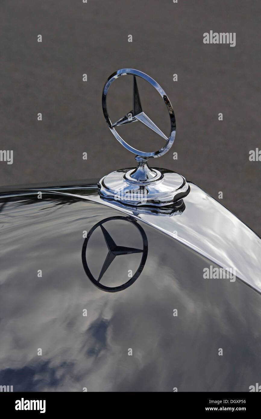 Mercedes star, with a reflection Stock Photo - Alamy