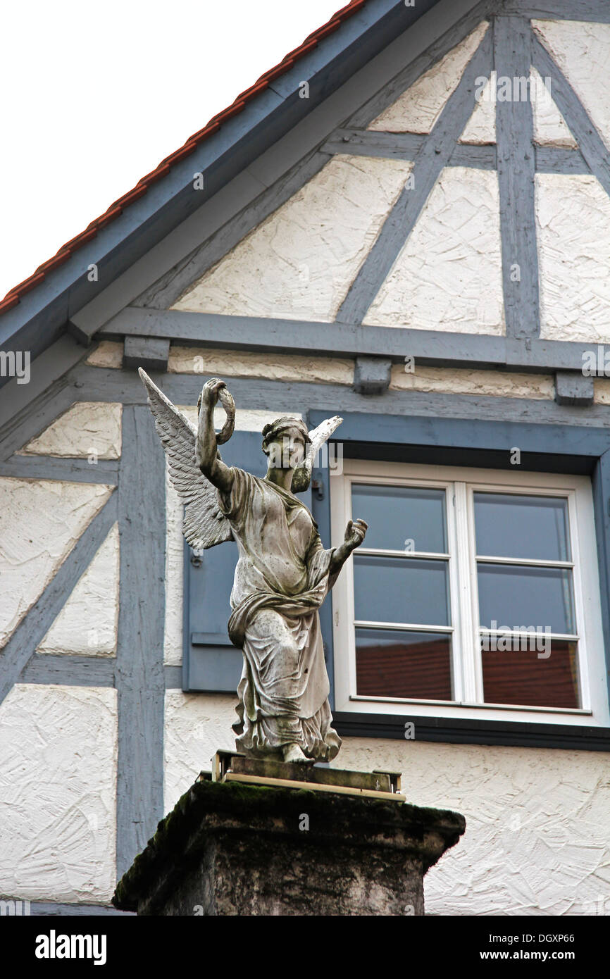 Human half figures hi-res stock photography and images - Alamy