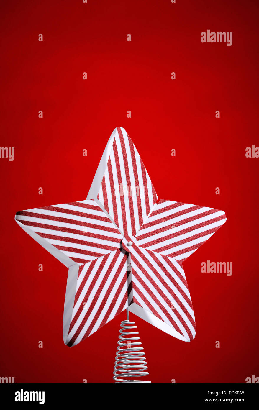 Red paper stars hi-res stock photography and images - Alamy