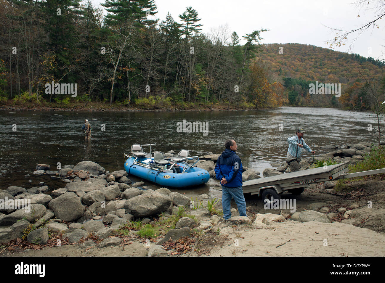 Rubber raft hi-res stock photography and images - Alamy