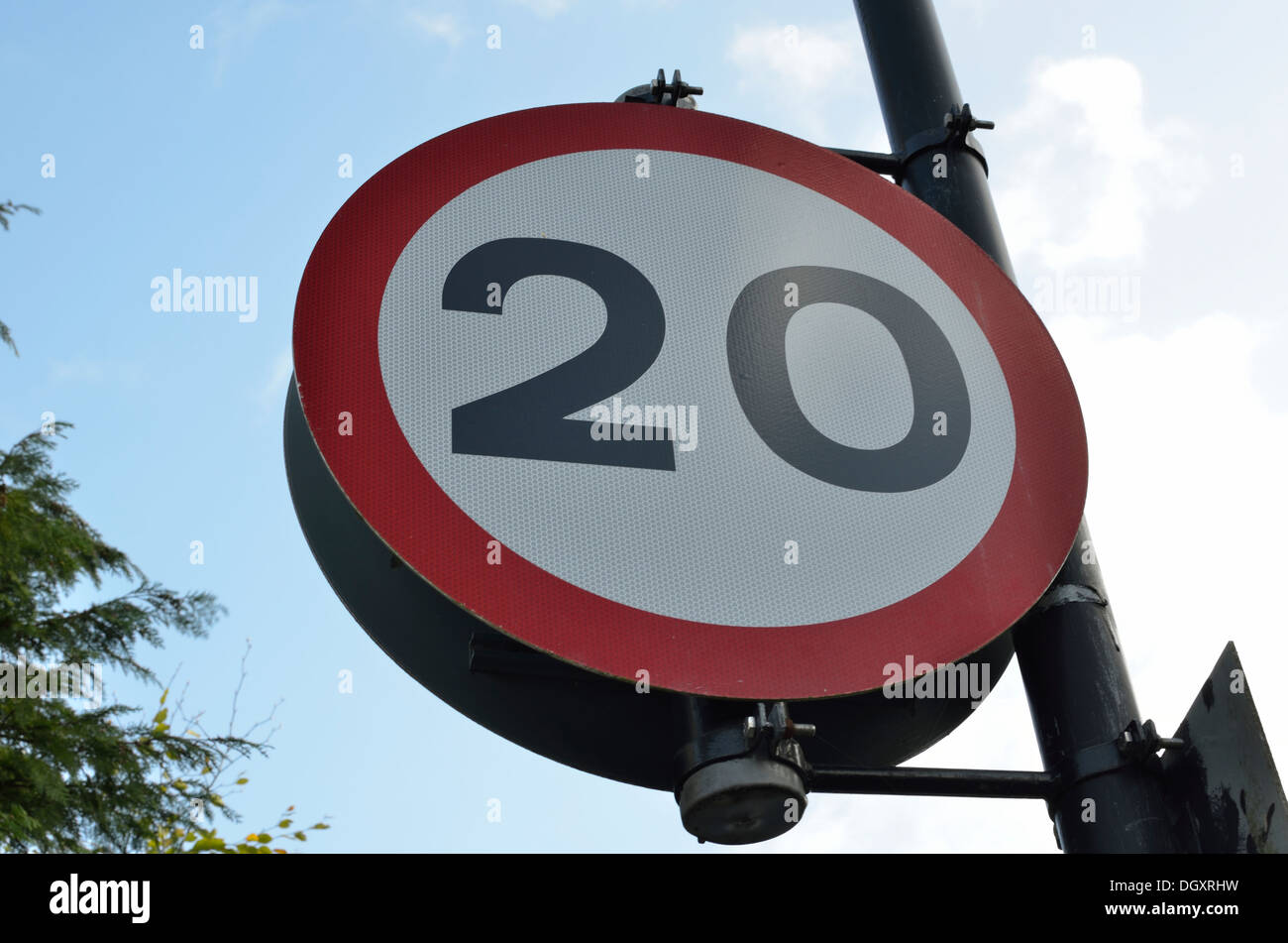 20 mph zone sign England Uk Stock Photo - Alamy