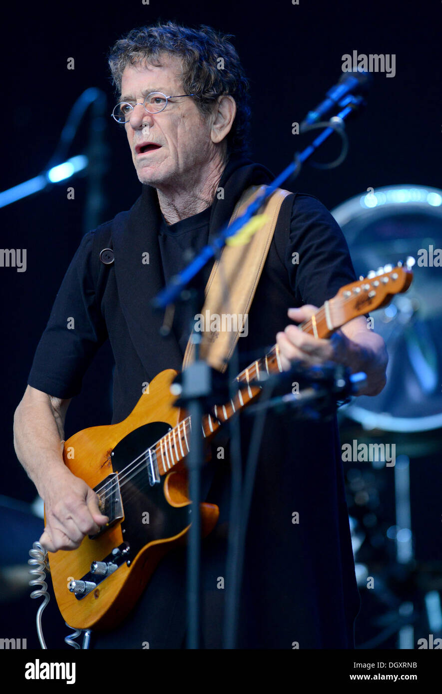 Lulu performing on stage hi-res stock photography and images - Alamy